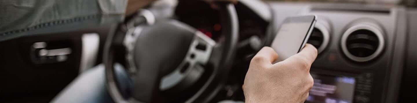 Enviando mensajes de texto mientras conduces | Consulta gratis